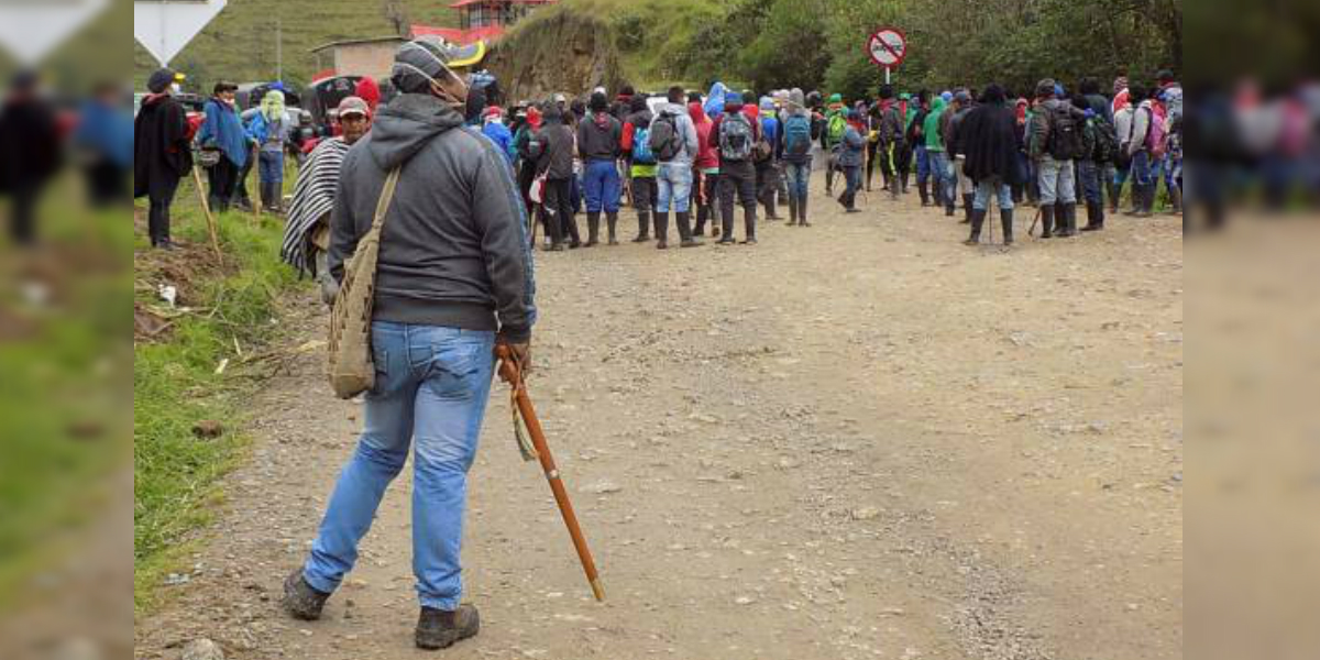 Continúan los enfrentamientos entre habitantes de Coconuco y Policía ...