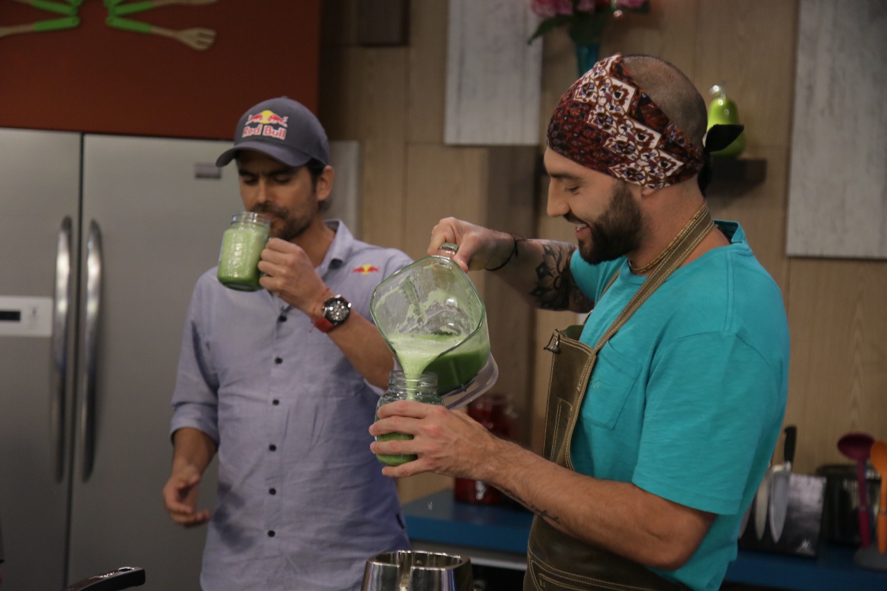 Mira cómo preparar un néctar de espinaca, piña y limón - Canal 1