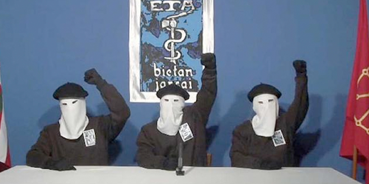 La organización terrorista ETA anunció que disolvió completamente todas ...