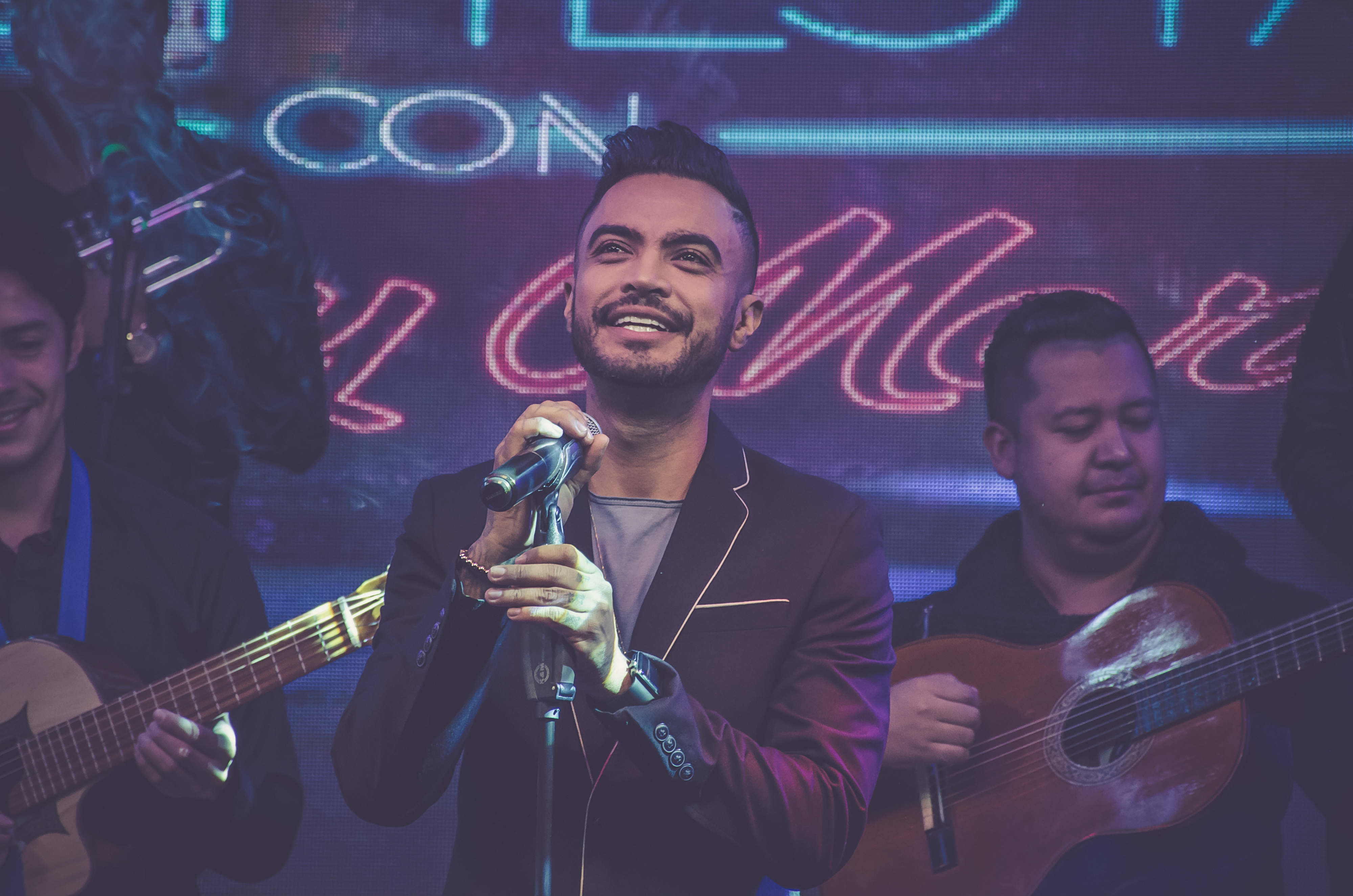 ¿A Jhon Alex Castaño le tocó cantar en buses antes de volverse famoso ...