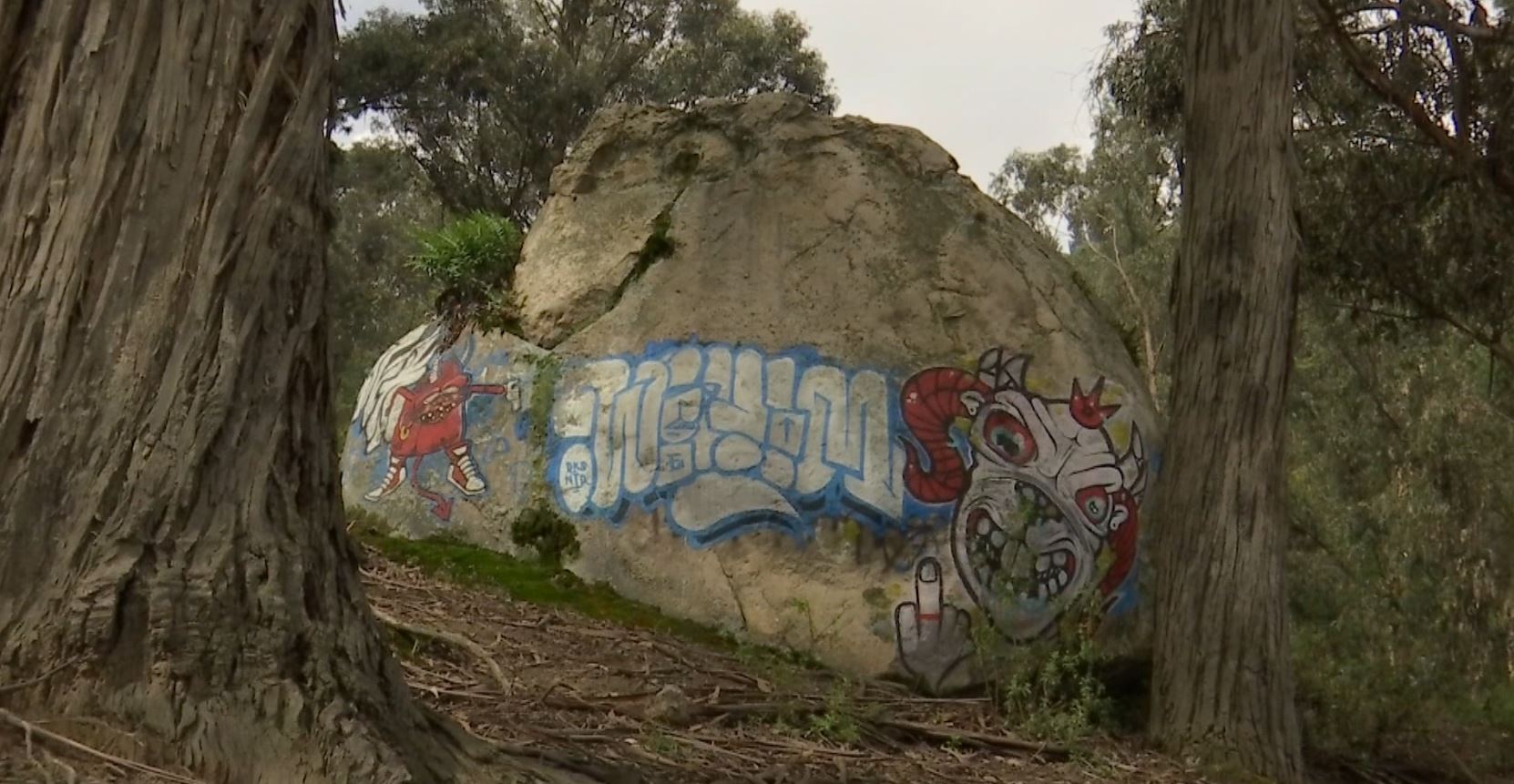 Rocas milenarias del sector de San Mateo, Soacha, aparecieron llenas de ...