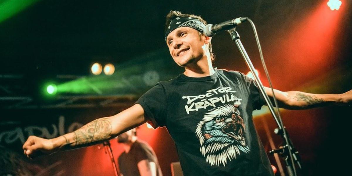 ¿Por qué cantamos para el país vecino y no para el propio?: Doctor ...