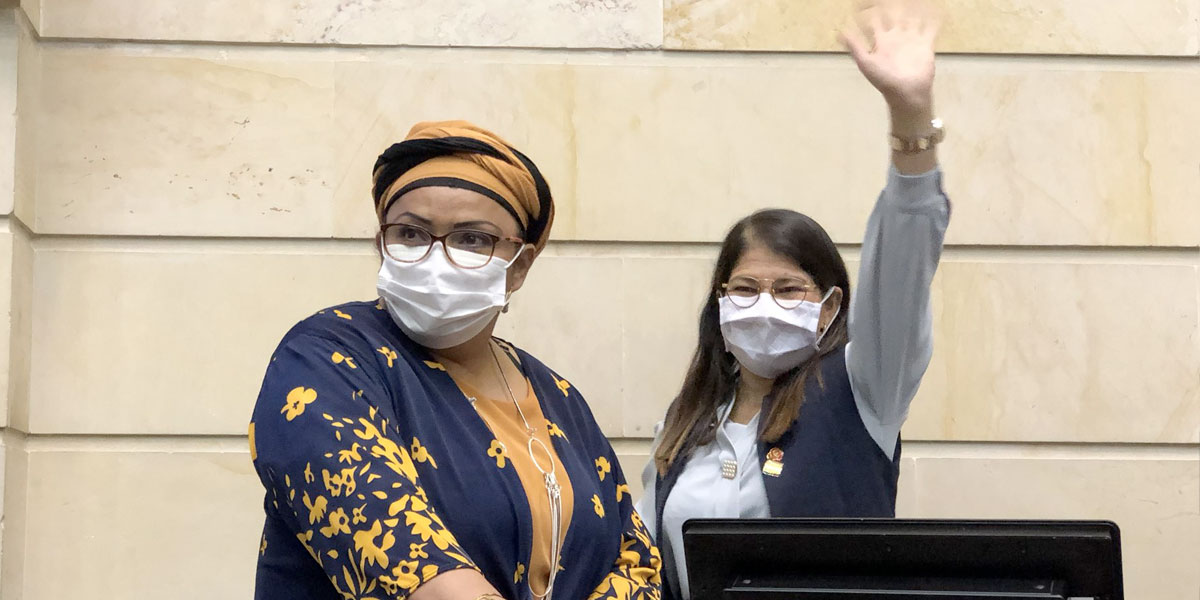 Viuda de “Tirofijo” preside plenaria del Senado - Canal 1