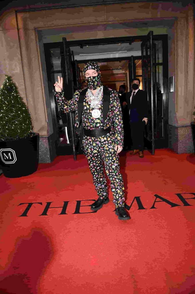 J Balvin pinta look que usó en la Met Gala 2021 Nueva York - Canal 1