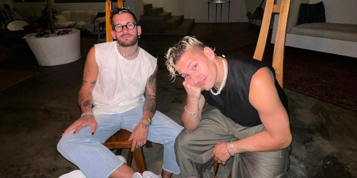 Mau y Ricky sorprenden a pequeño seguidor en salón de clases - Canal 1