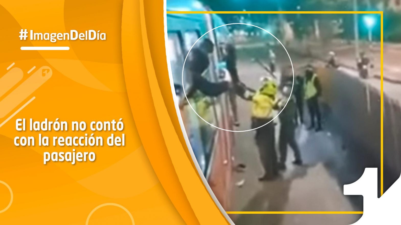 Ladrón quedó atrapado y colgando de la ventana de un Transmilenio tras intentar robar un celular ...