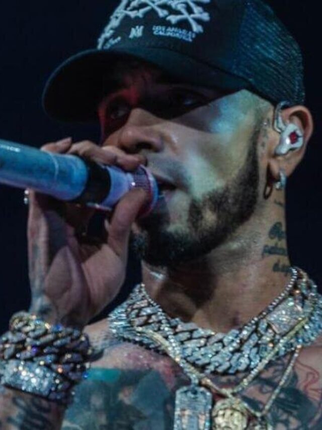Anuel apareció con ropa interior marcada con el nombre de Feid - Canal 1