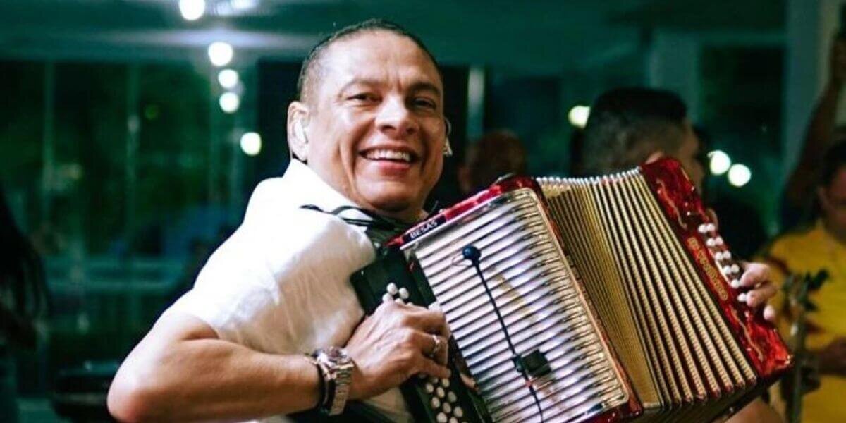 El ‘Cocha’ Molina lanza vallenatos instrumentales y museo interactivo ...