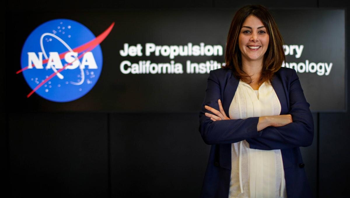 La ingeniera colombiana Diana Trujillo debuta como jefe de vuelo en la ...