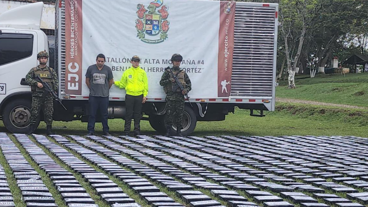 Ejército incautó 1,5 toneladas de cocaína en el suroeste de Colombia - Canal 1