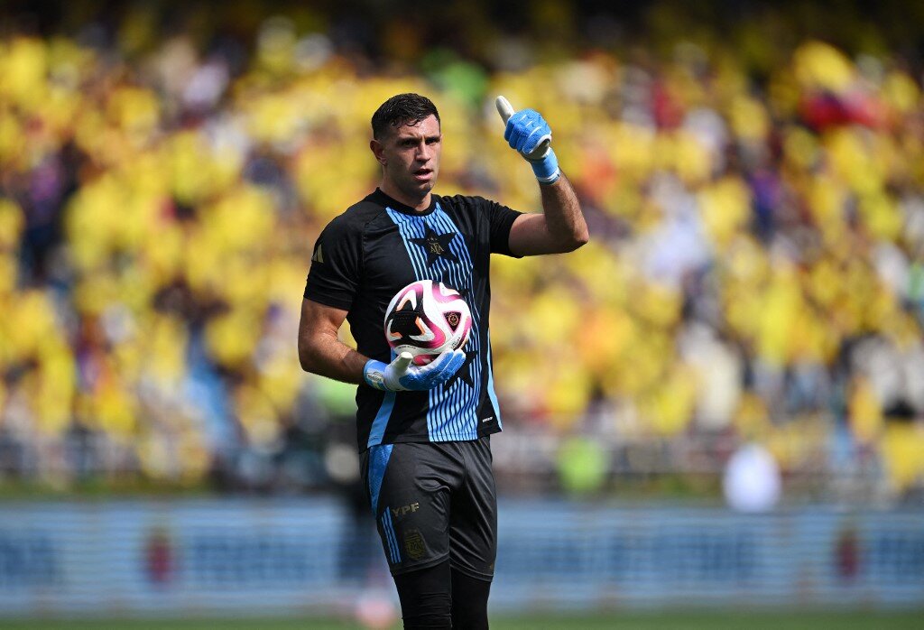 El camarógrafo atacado por el ‘Dibu’ se pronuncia: “Me dio rabia, solo estaba trabajando” - Canal 1