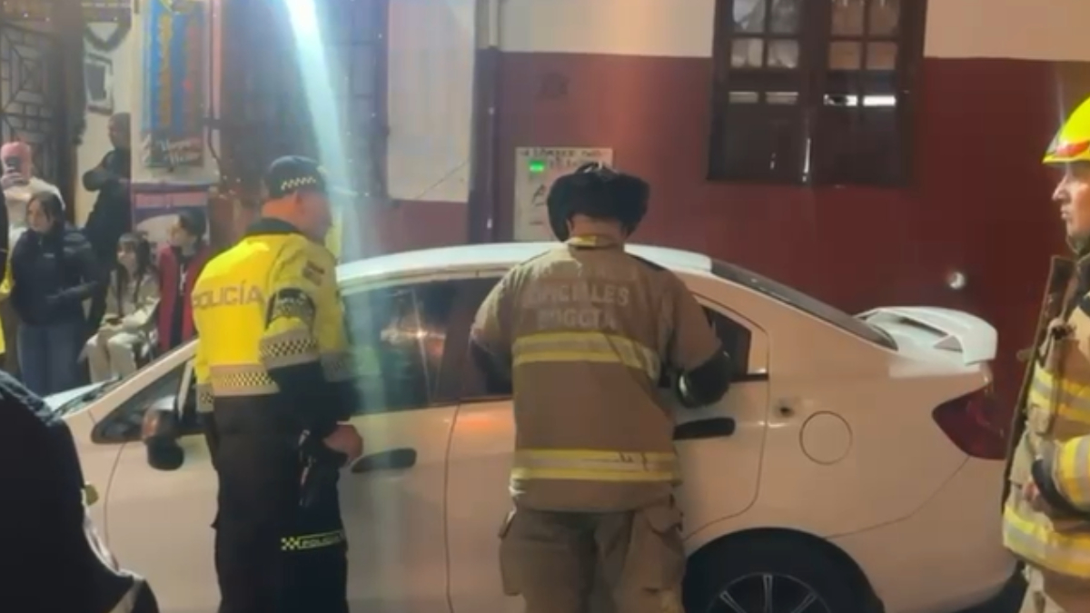 Bebé de 11 meses fue dejado solo en un carro en el Chorro de Quevedo ...
